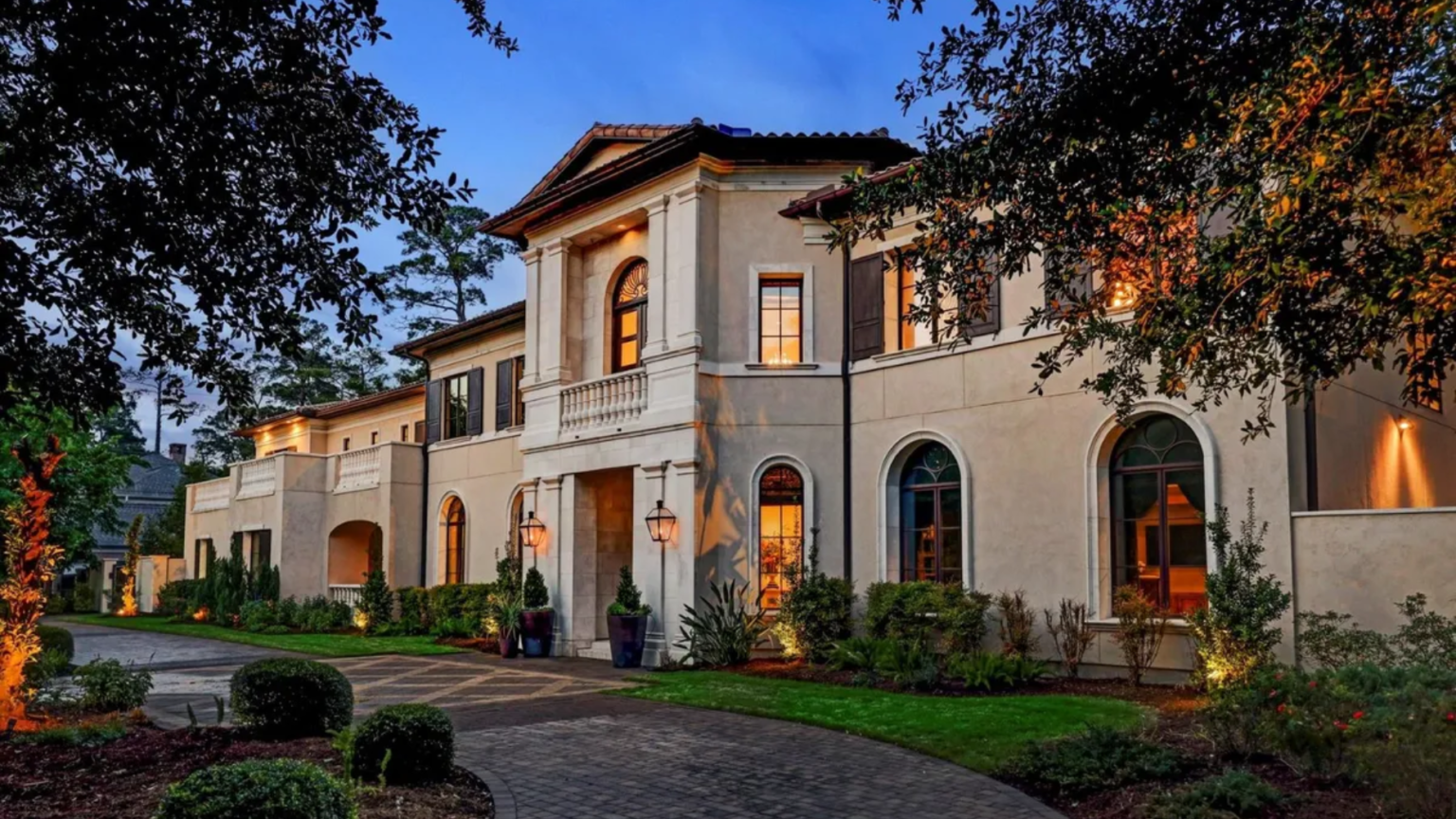 Best practices to showcase design and floor plans in luxury listings ...