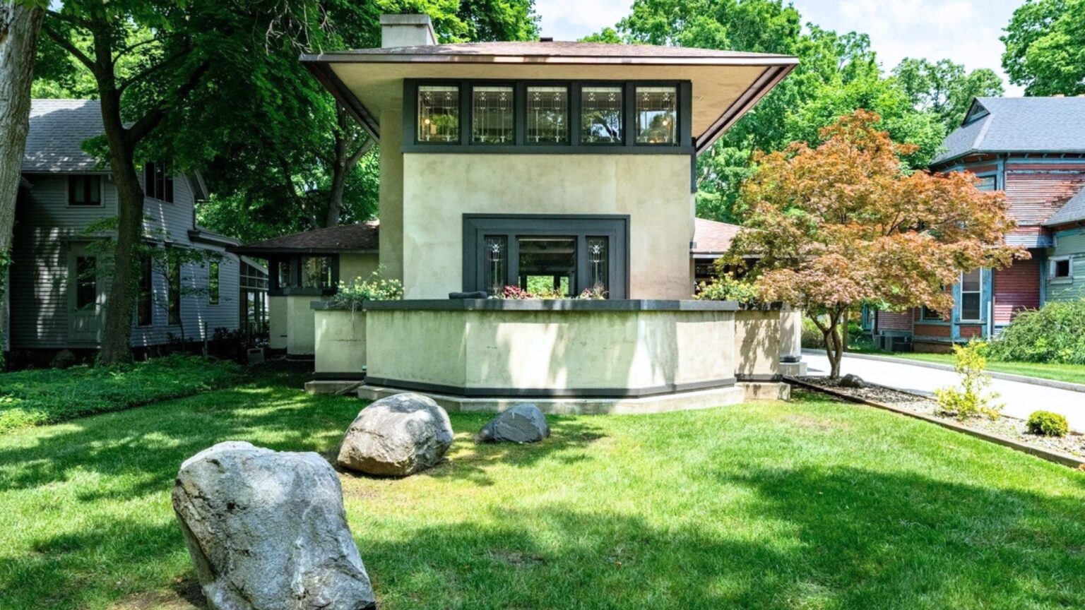 Frank Lloyd Wright's prairie-style DeRhodes House lists near $1.18M ...