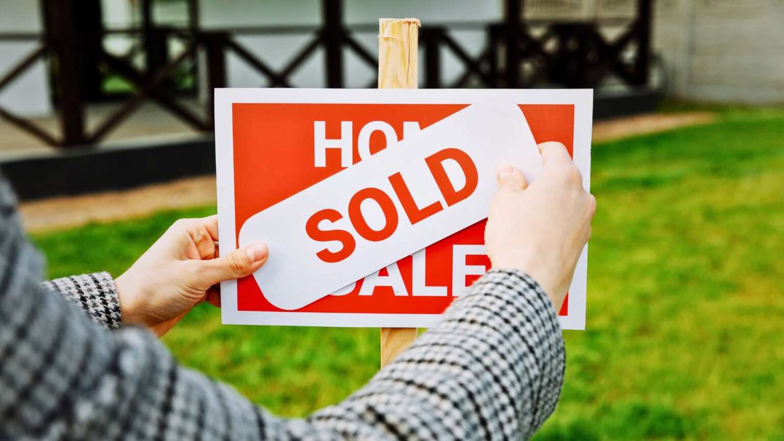 Existing-Home Sales Defy Consumer Gloom, NAR Data Shows | Inman Real ...